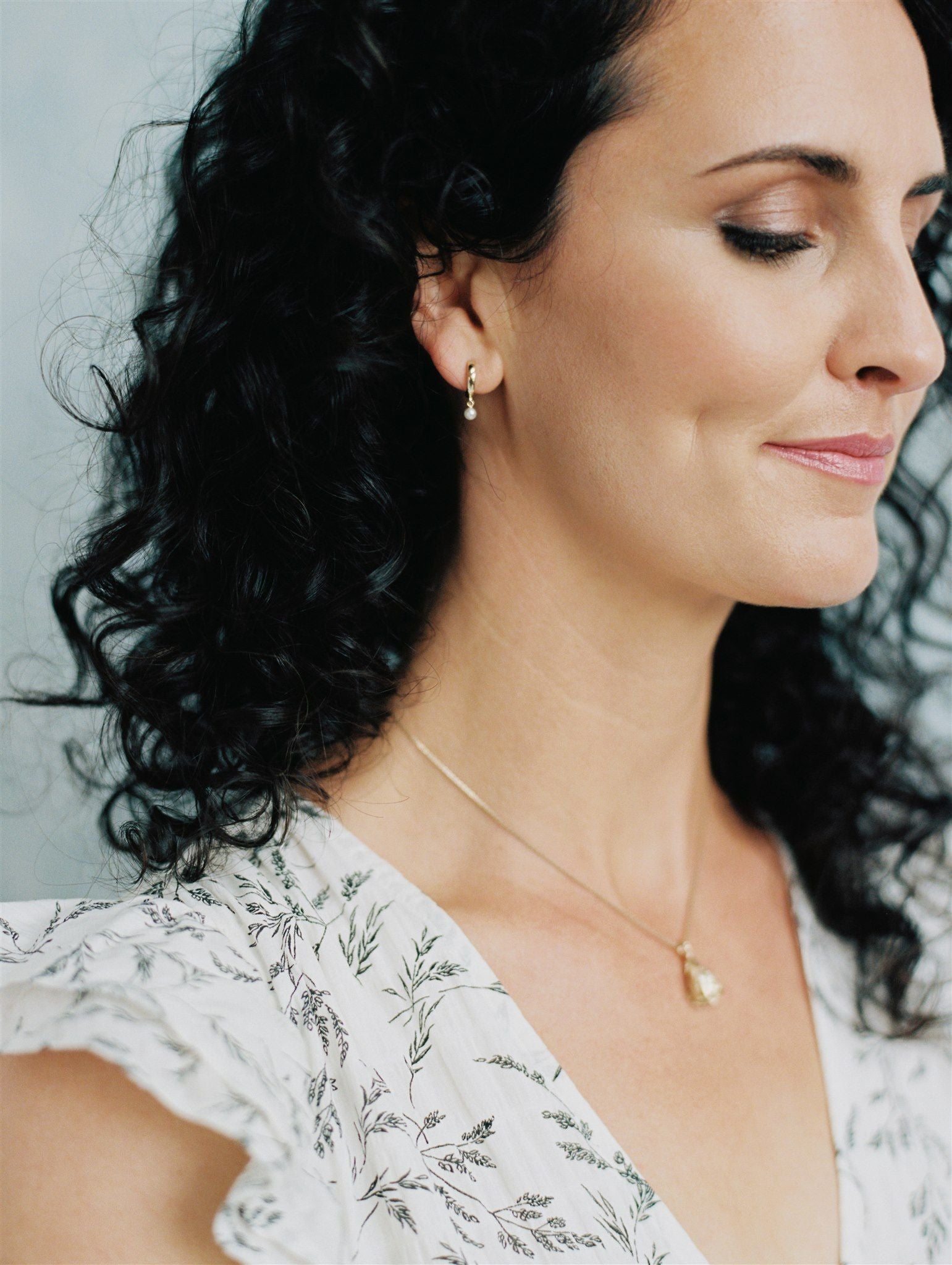 Amy Pearl Hoops – Everyday Heirloom Co.