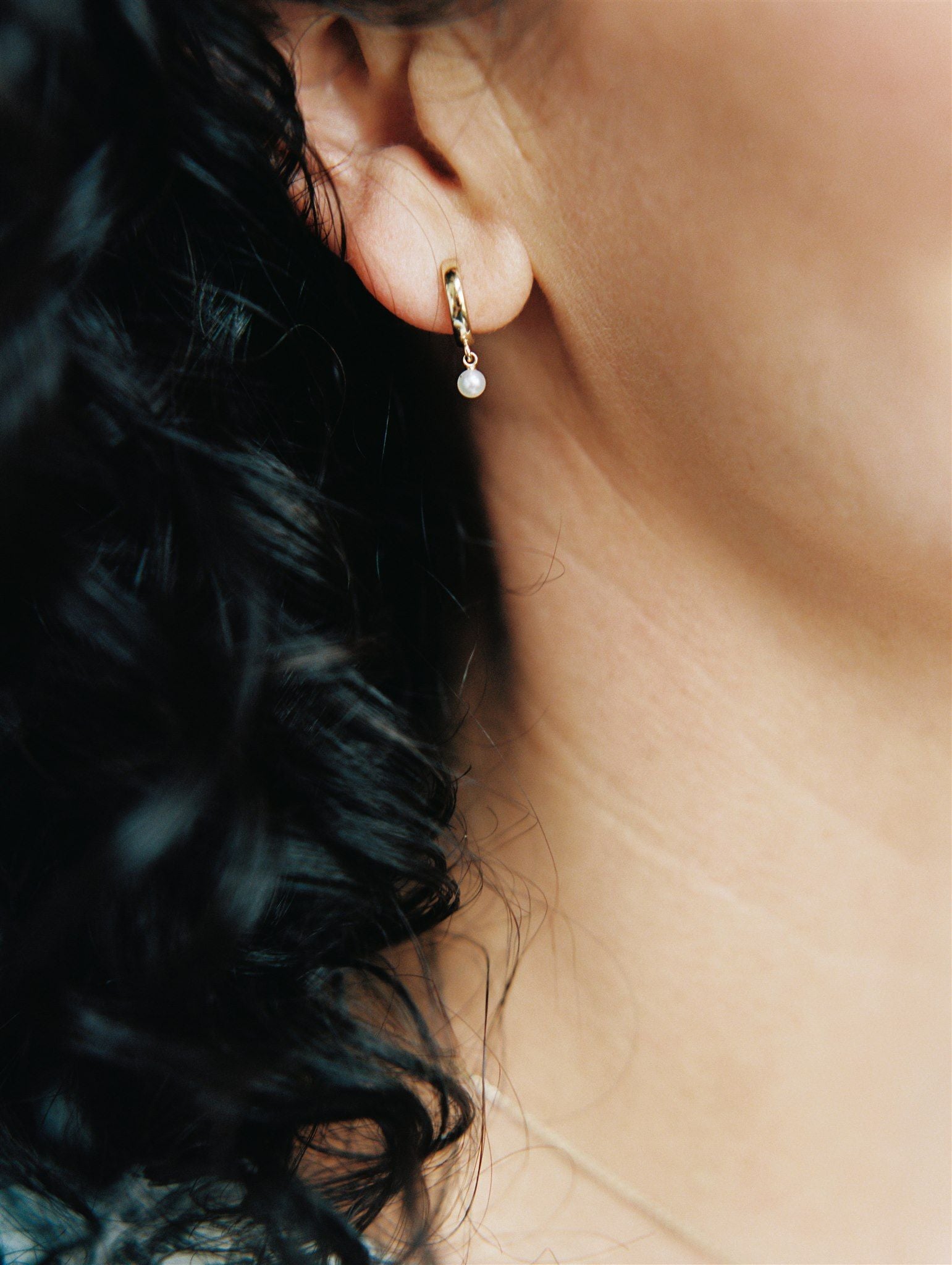 Amy Pearl Hoops – Everyday Heirloom Co.