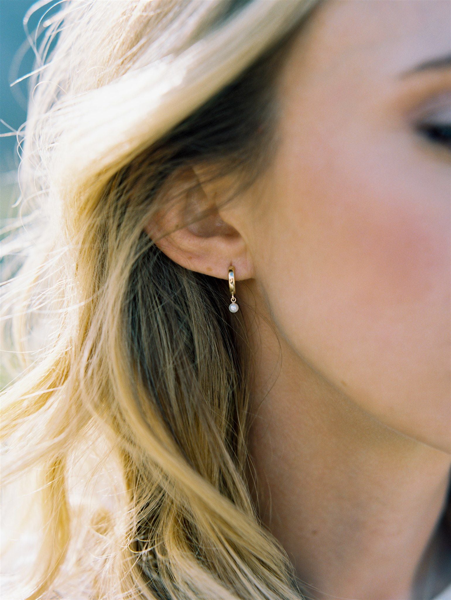 Amy Pearl Hoops – Everyday Heirloom Co.